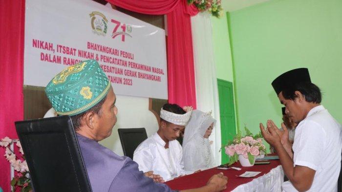 Peringati HKGB Ke 71, Bhayangkari Gelar Nikah Massal di Singkawang ...