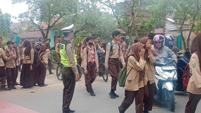 Jam Kepulangan Anak Sekolah, Unit Lantas Polsek Pontianak Kota ... Jam Kepulangan Anak Sekolah, Unit Lantas Polsek Pontianak Kota ...