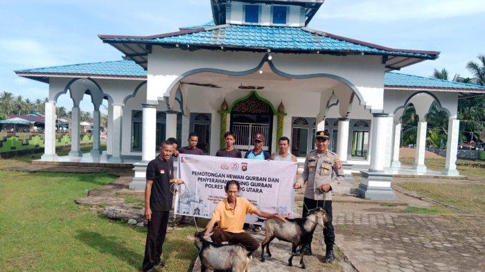 Kapolsek Ipda Mansyur Sumbang Tiga Ekor Kambing untuk Masjid di ...