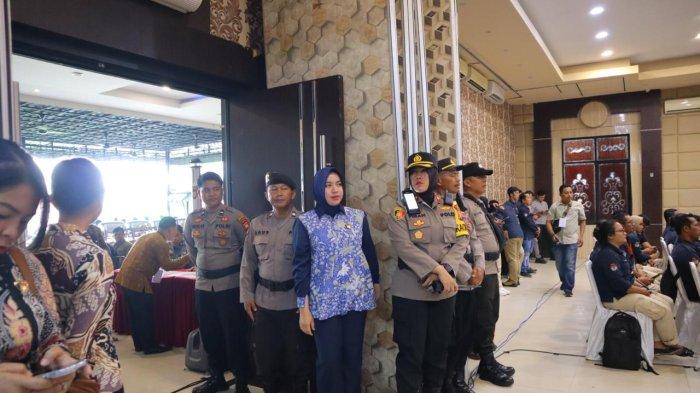 Personel Gabungan Disiagakan Polres Sintang Dalam Pengamanan Rapat Pleno Terbuka Pemilu 2024 ...