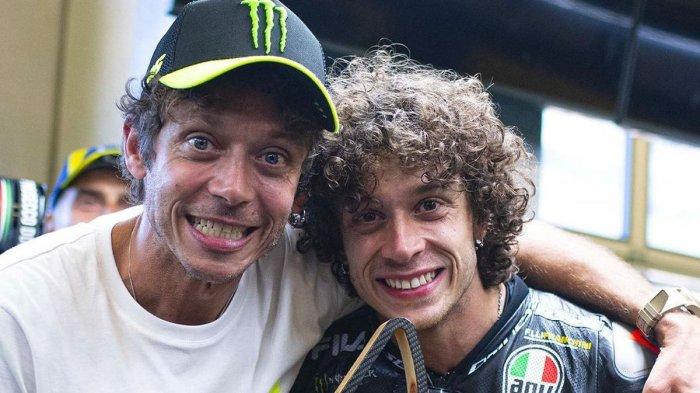 Reaksi Valentino Rossi saat Marco Bezzecchi Angkat Kaki dari VR46 Pilih ...