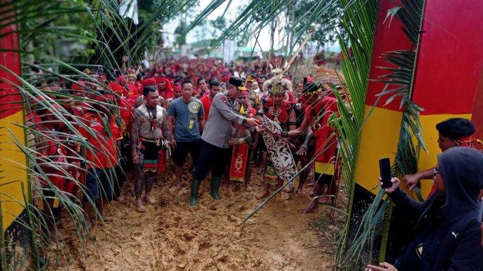 Wakapolda Kalbar Hadiri HUT Ke-11 Keramat Patih Patinggi di Toho ...