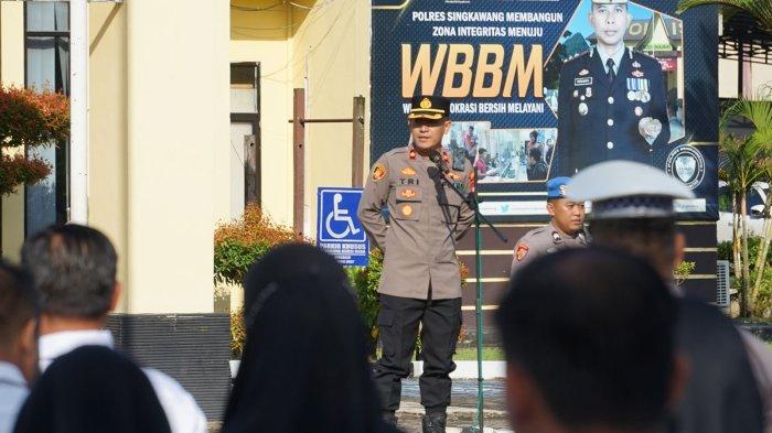 Wakapolres Singkawang Mengingatkan Personel dan ASN Polres Singkawang Jaga Keharmonisan ...