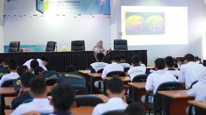 SMK-SMTI Pontianak Bersama BNN Kalbar Sosialisasikan P4GN Pada Siswa ...