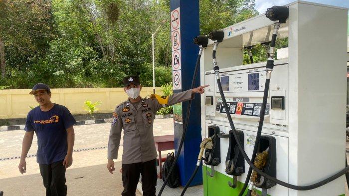 Patroli Di Kawasan Spbu Bhabinkamtibmas Polsek Sayan Sampaikan Pesan