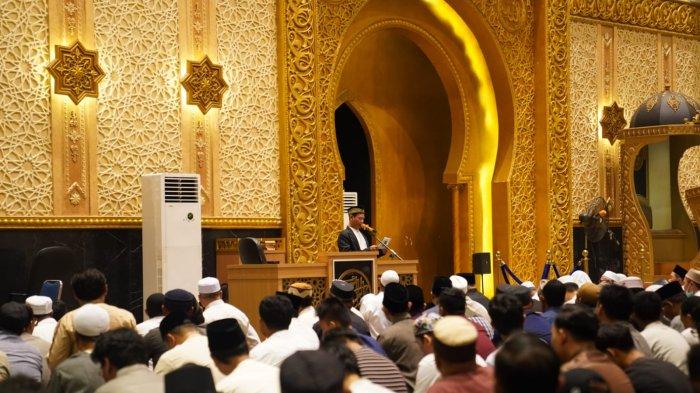 BERITA FOTO - Salat Tarawih Hari Pertama di Masjid Raya Mujahidin Pontianak - Tribunpontianak.co.id