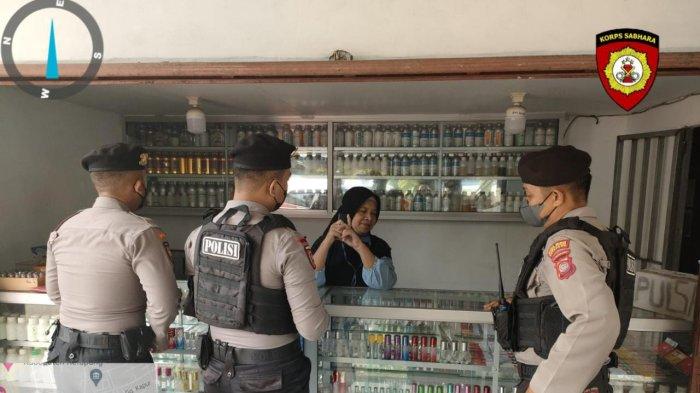 Sambangi Pertokoan, Personel Samapta Polres Ketapang Sampaikan Pesan Kamtibmas - Tribunpontianak ...