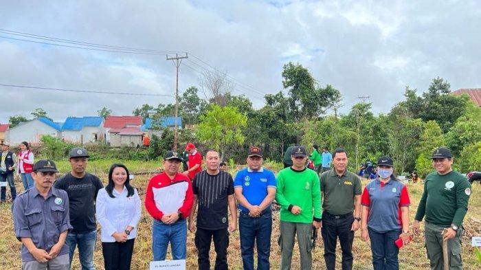 Pj Bupati Samuel Ajak Masyarakat Landak Mulai Tanam Pohon di Sekitaran ...