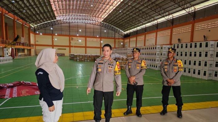 Kapolres Sanggau Cek Pergeseran Logistik Pemilu 2024 dari Gudang KPU ke ...