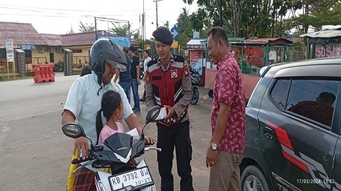Raih Kemuliaan Bulan Suci Ramadan, Sat Intelkam Polres Mempawah Berbagi ...