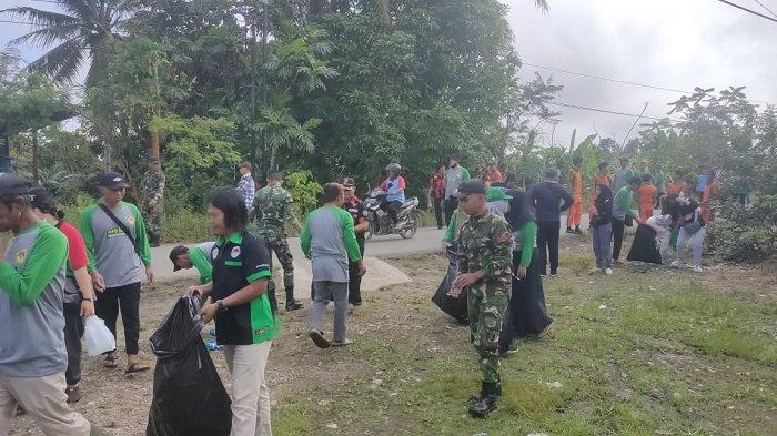 Satgas Pamtas Yonif 645/Gty Sanggau Ikuti Gerakan Pungut Sampah yang digagas DPW LDII Kalbar ...