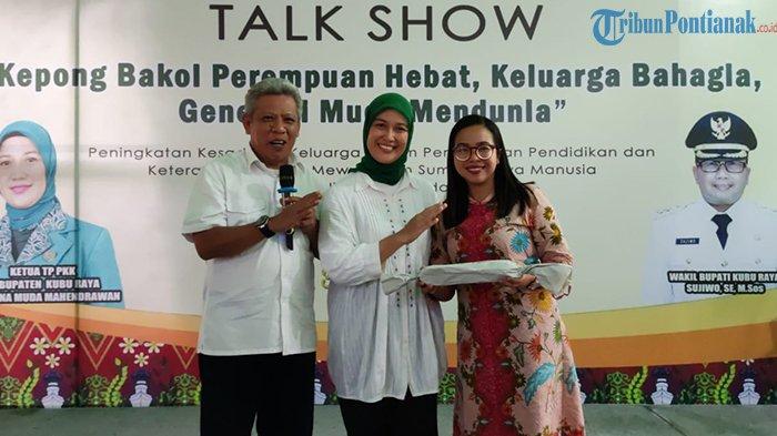 Talkshow Ribuan Perempuan Hebat di Pematang Tujuh Kubu Raya, 3 Ibu ...