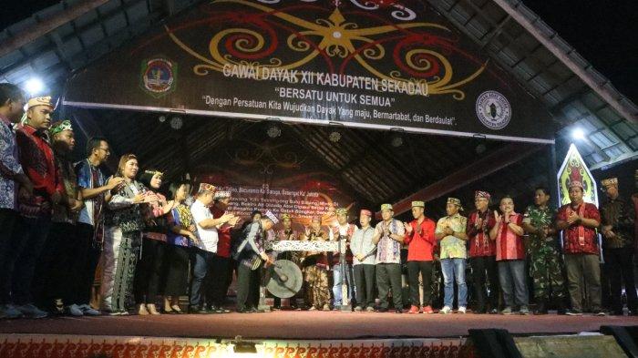 Hadiri Malam Penutupan Pekan Gawai Dayak ke-XII, Ini Pesan Kapolres Sekadau AKBP Suyono ...