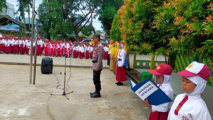Kanit Binmas Polsek Pontianak Barat Menjadi Pembina Upacara di SD ...