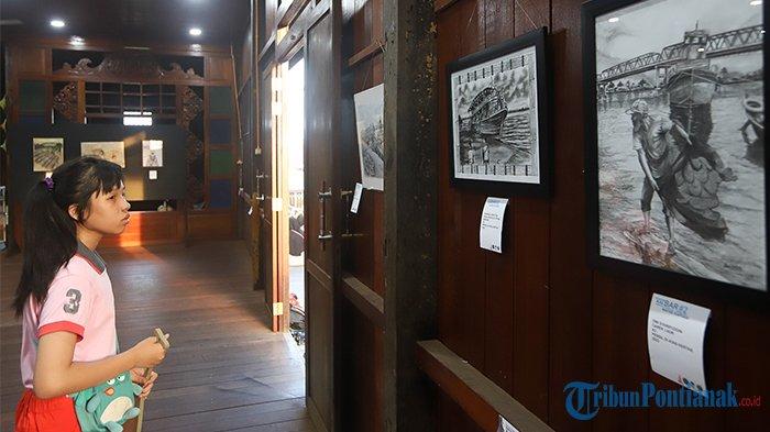 BERITA FOTO - Melihat-lihat Pameran Drawing Perupa Kalbar di Pontianak ...