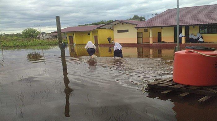 Kades Tempapan Hulu Sambas Sebut Banjir Sudah Sepekan Lebih, Pasokan Pangan Menipis ...