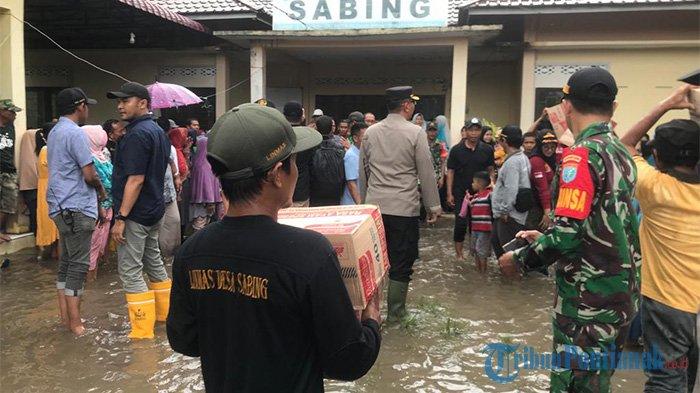 Terima Bantuan Logistik, Warga Desa Sabing Sambas Cerita Padinya Terendam Banjir ...