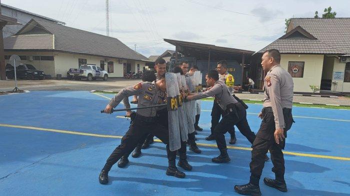 Polres Sekadau Intensifkan Latihan Dalmas, Persiapan Menghadapi Pengamanan Pemilu 2024 ...