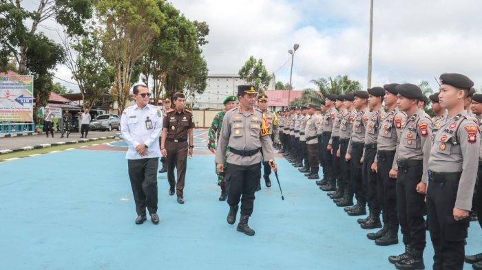 Kapolres Sekadau Pimpin Apel Gelar Pasukan Operasi Ketupat Kapuas 2024 - Tribunpontianak.co.id