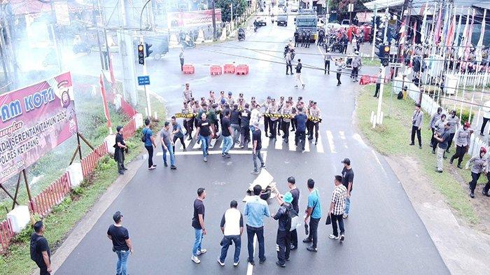 Polres Ketapang Latihan Sispamkota untuk Pilkada, KPU Berikan Apresiasi - Tribunpontianak.co.id