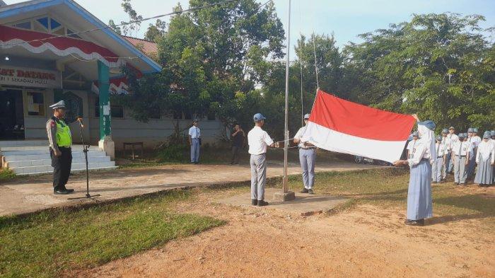 Jadi Pembina Upacara di SMAN 1 Rawak, Kasat Lantas Imbau Semangat Belajar dan Tertib Lalu Lintas ...