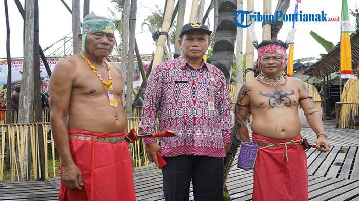 Staf Ahli Bupati Landak Hadir Pembukaan Acara Adat Nyobeng,Gawia Nibak ...
