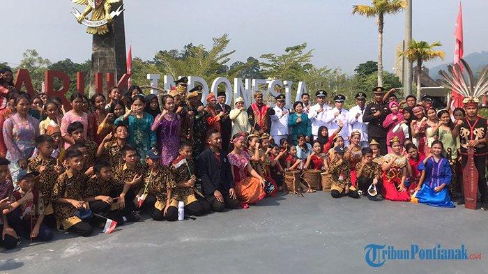 Stafsus Mendagri Pimpin Pengibaran Bendera Merah Putih HUT 78 ...