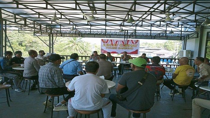 Polres Sanggau Gelar Jumat Curhat, Warga Sampaikan Unek-unek ke Kapolres - Tribunpontianak.co.id
