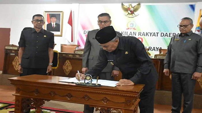 Pj Bupati dan Ketua DPRD Kubu Raya Teken Nota Kesepakatan KUPA-PPAS - Tribunpontianak.co.id
