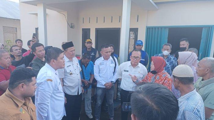 Satgas OMB Polres Kubu Raya Kawal Menteri Sosial, Salurkan Bansos pada Terdampak Banjir di Kubu ...