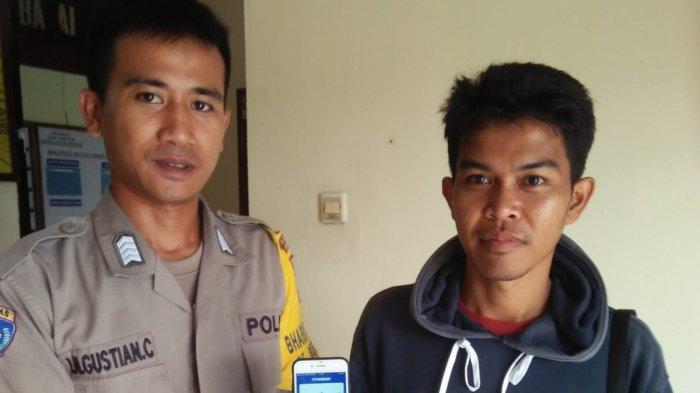 Bripka Gustian Sosialisasikan Aplikasi Super APP Presisi ke Warga di Mapolsek Monterado ...