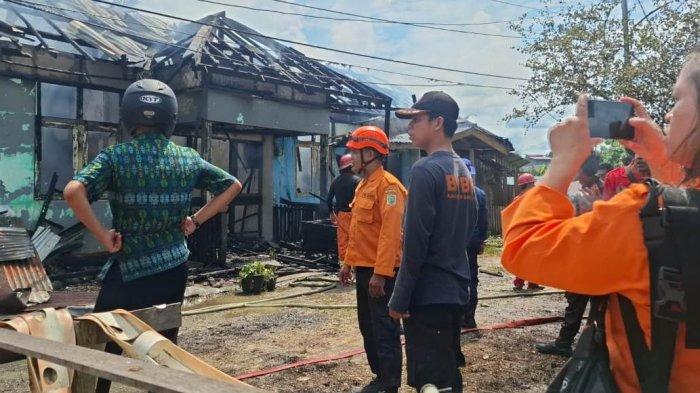Tiga Rumah Dinas Kehutanan Sanggau Terbakar, Api Diduga Dipicu Anak ...