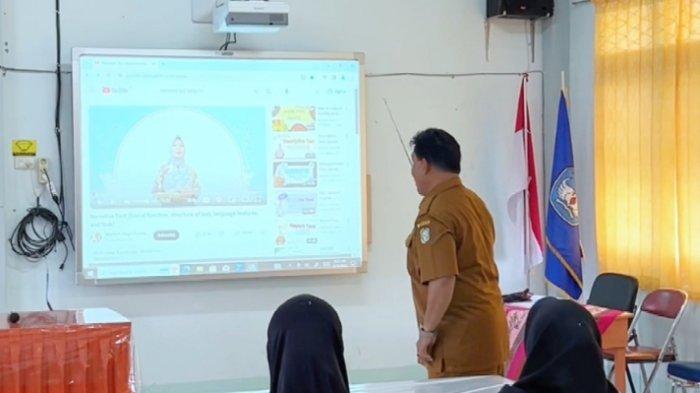 6 Sekolah di Kalbar Kini Gunakan Papan Tulis Digital - Tribunpontianak.co.id