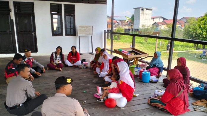 Polsek Suhaid Eratkan Silaturahmi dengan Warga Masyarakat dengan Kegiatan Jumat Curhat ...