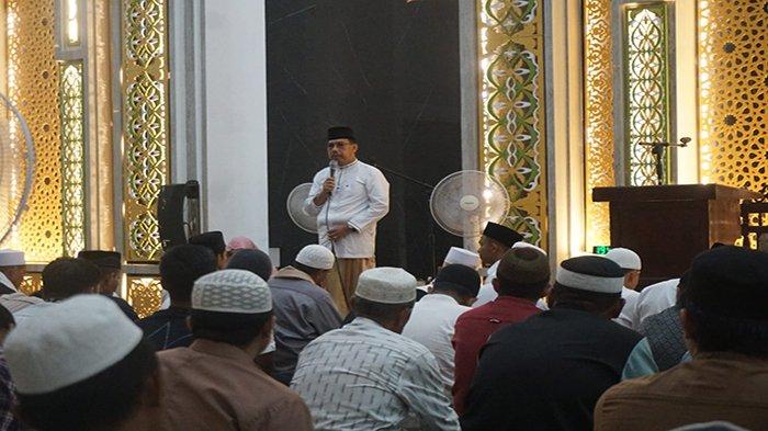 Sekda Ismail Tarawih di Masjid Agung Al-Falah, Ingatkan Umat Manfaatkan Bulan Suci Ramadan ...