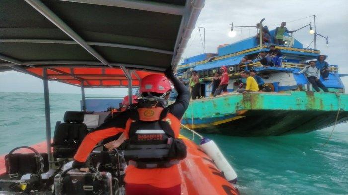 KM KY 02 Tenggelam Akibat Cuaca Buruk, 13 ABK Selamat, 3 Lainnya Dalam Pencarian ...