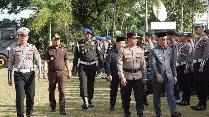 Kapolres Singkawang Pimpin Apel Gelar Pasukan Operasi Patuh Kapuas 2024 di Singkawang ...