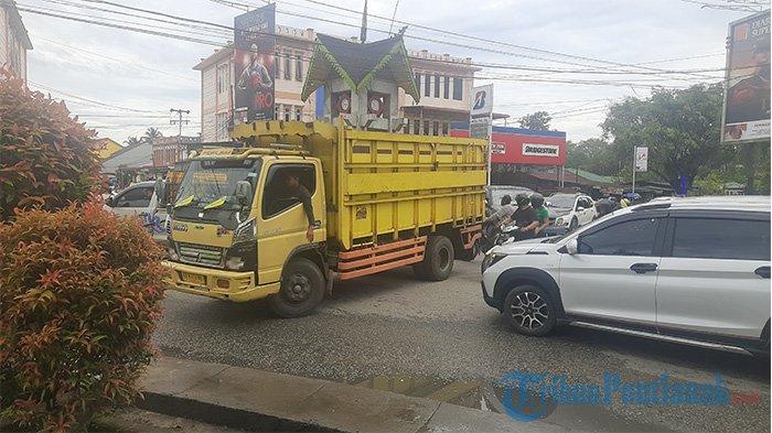 Urai Kemacetan di Tugu Jam, Ujung Jembatan Melawi di Sintang Akan Diperlebar - Tribunpontianak.co.id