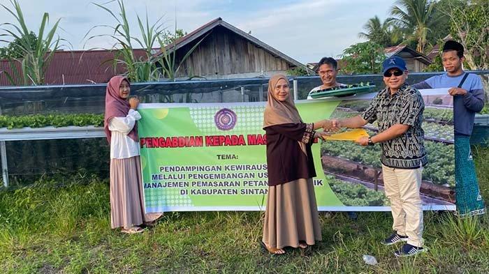 Mahasiswa dan Dosen UMP Kampus Sintang Bantu Tingkatkan Kapasitas ...