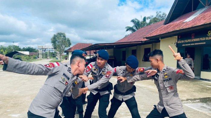 Brimob Polda Kalbar Latihan Pengamanan VIP untuk Asah Kemampuan Personel - Tribunpontianak.co.id