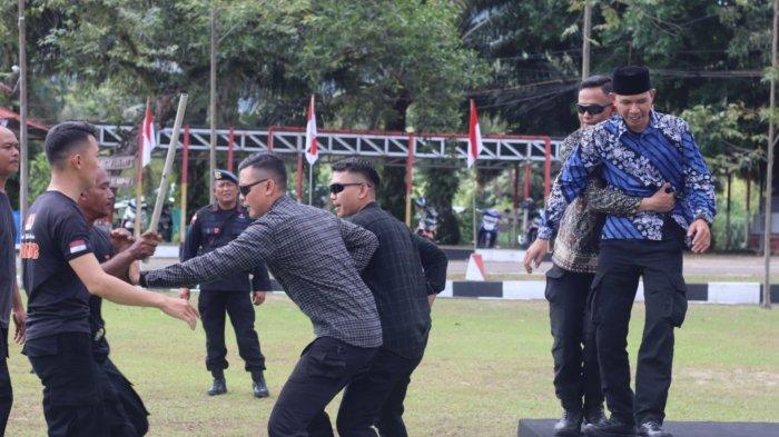 Personel Brimob Kalbar Latihan Pengamanan VVIP atau VIP Protection Jelang Pemilu 2024 ...