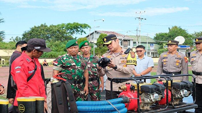 Pimpin Apel Gelar Pasukan Operasi Bina Karuna, Waka Polres Sambas Pastikan Sarpras Pemadam ...
