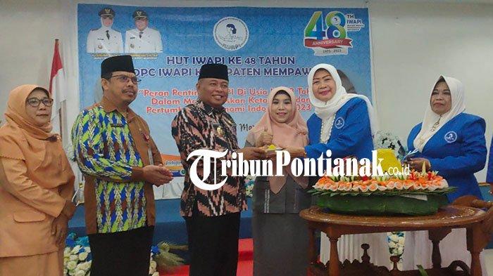 Wakil Bupati Mempawah Muhammad Pagi Hadiri HUT ke-48 IWAPI ...