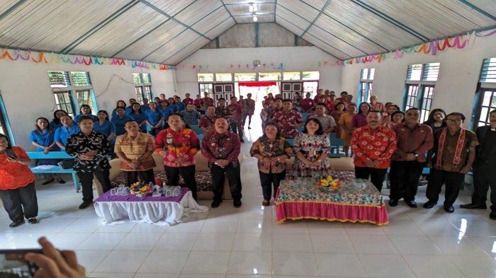 Hadiri Natal Bersama di Gepembri Sekumpai, Ini Pesan Wakil Bupati ...