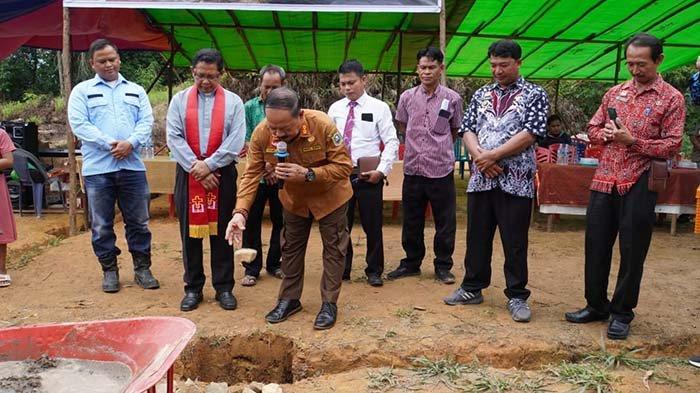 Wabup Ontot Letakkan Batu Pertama Pembangunan Gereja Gappin Jemaat ...