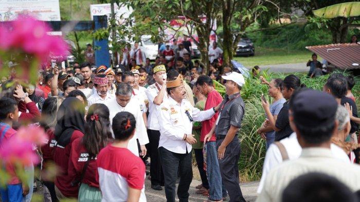 Wabup Sanggau Buka Gawai dan Pemberkatan Benih Padi di Dusun Sontas ...