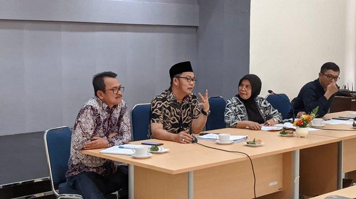 Gali Informasi PP Transformasi PNPM ke BUMDes, Komisi I DPRD Sambas Konsultasi ke Dinas PMD ...