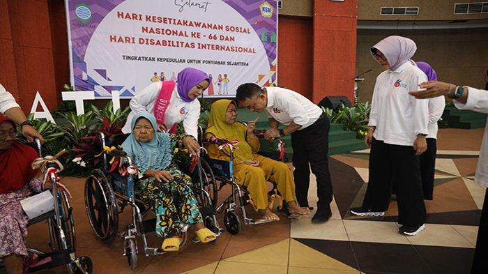 Pemkot Serahkan 30 Alat Bantu Bagi Penyandang Disabilitas di Hari Disabilitas Internasional ...