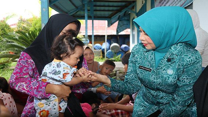Lirik Potensi Hasil Laut untuk MPASI, Windy Rangkul Ibu-ibu di Sepok ...