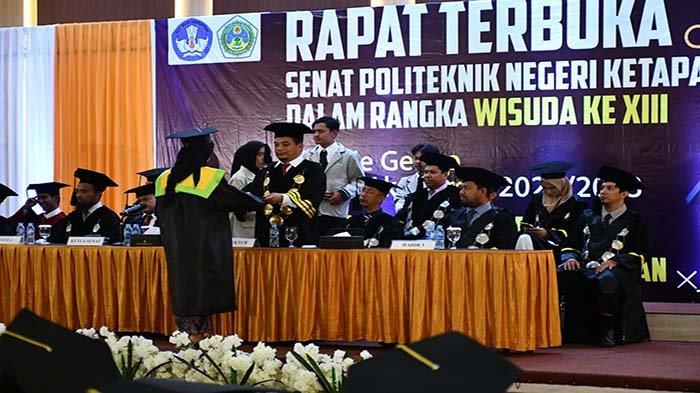 Gelar Wisuda ke-13, Politeknik Negeri Ketapang Wisuda 375 Lulusan - Tribunpontianak.co.id